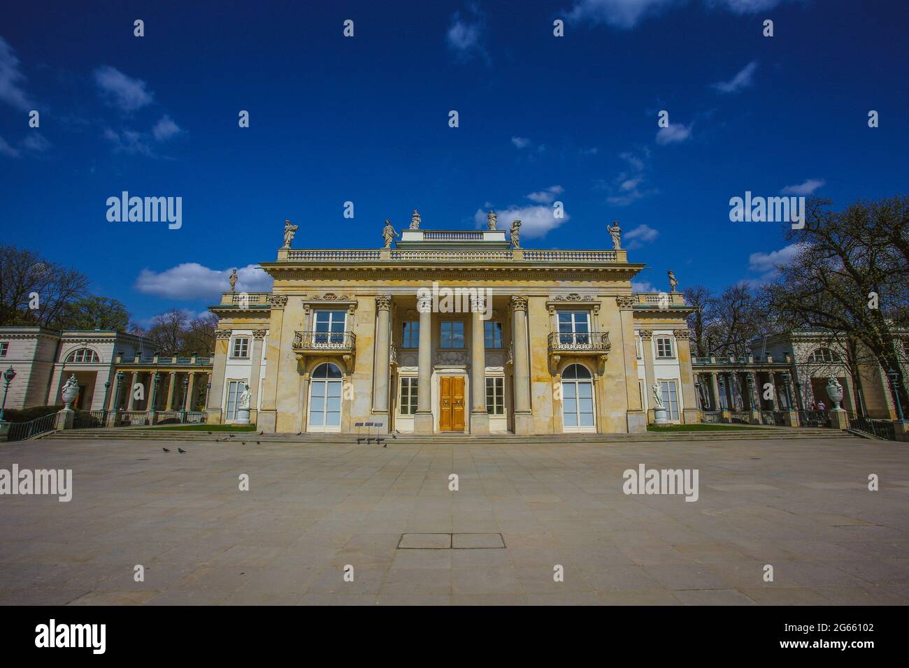 Neoclassical palace in Lazienki Park, Warsaw Stock Photo - Alamy