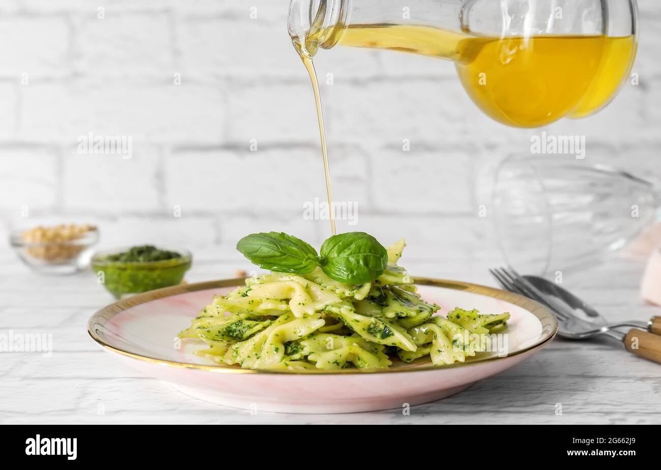 Oil pouring pasta hi-res stock photography and images - Alamy