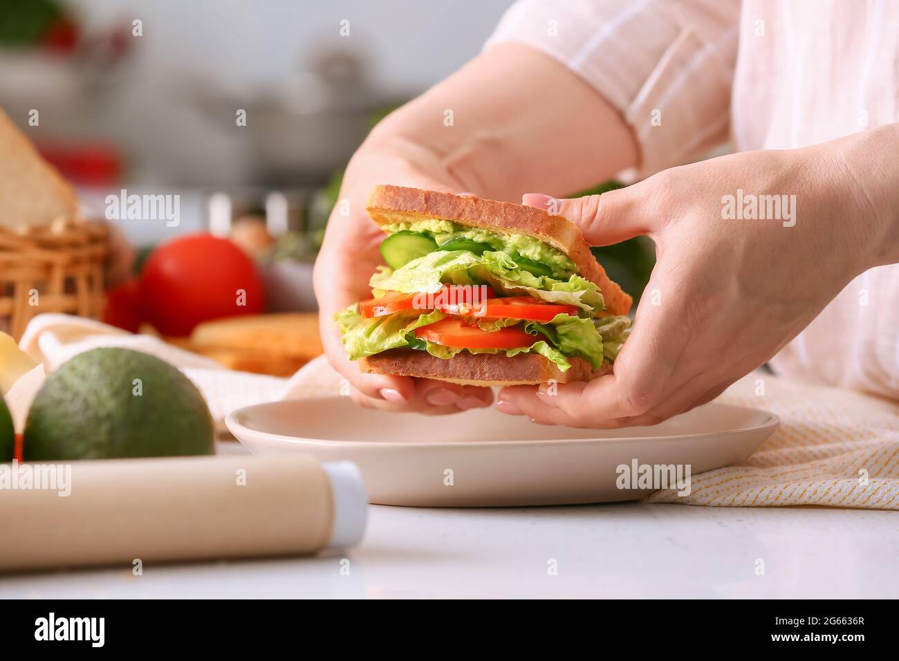 Making sandwich white bread avocado hi-res stock photography and images ...
