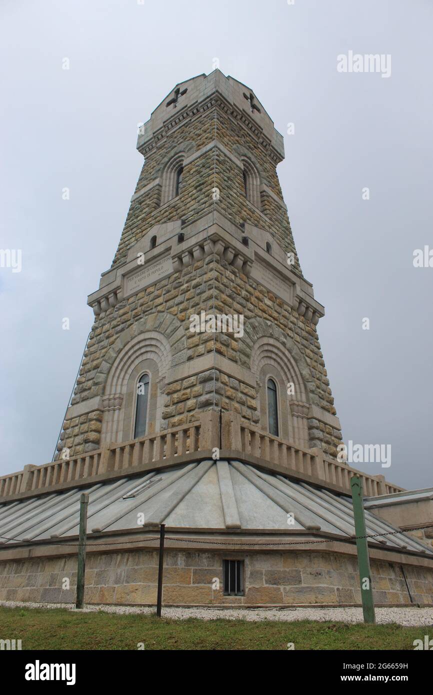 A large stone building Stock Photo - Alamy