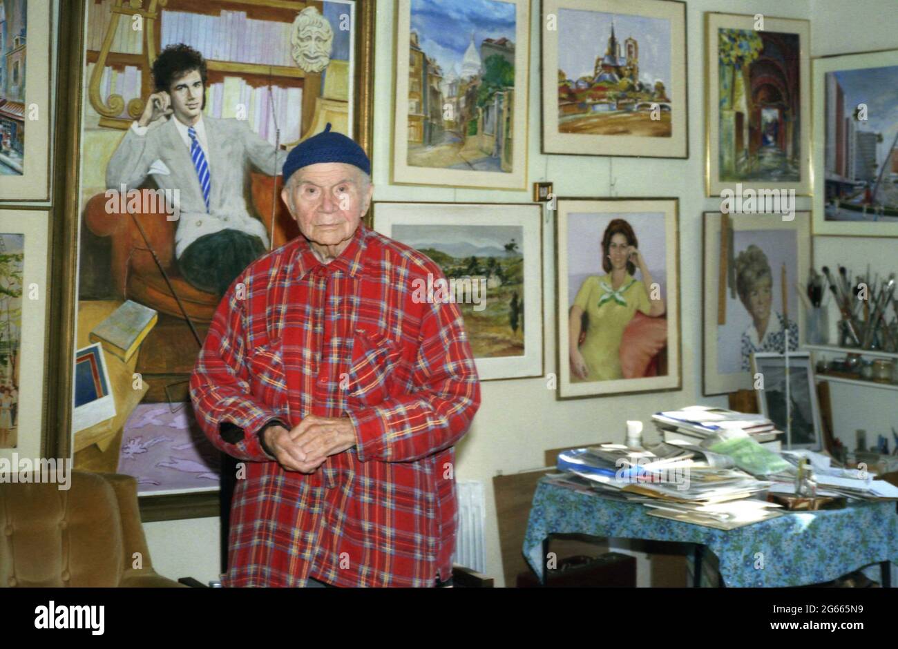 The Romanian painter George Nasturel (1904-2000) in Los Angeles, USA ...