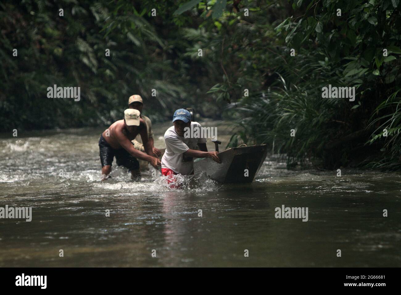 Dayak In River High Resolution Stock Photography and Images - Alamy