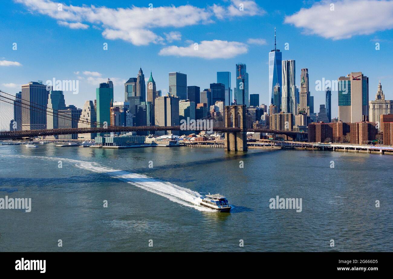 Brooklyn bridge ferry hi-res stock photography and images - Alamy
