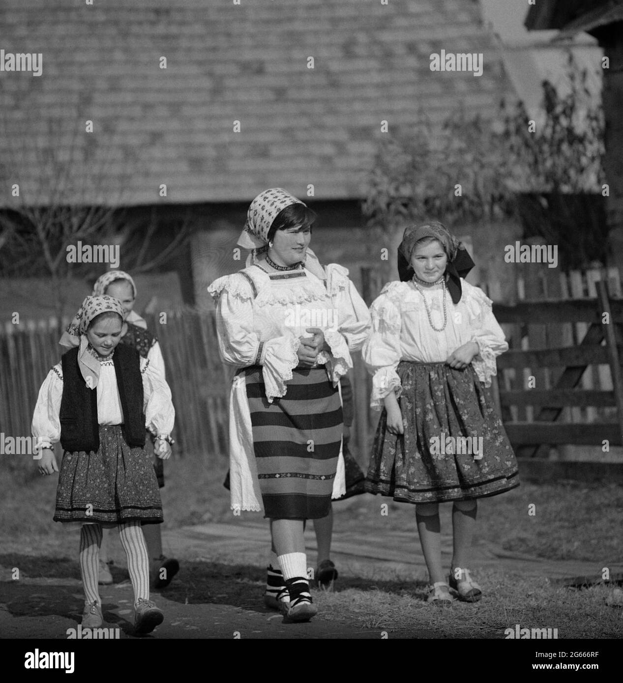 Romania traditional clothing Black and White Stock Photos & Images - Alamy