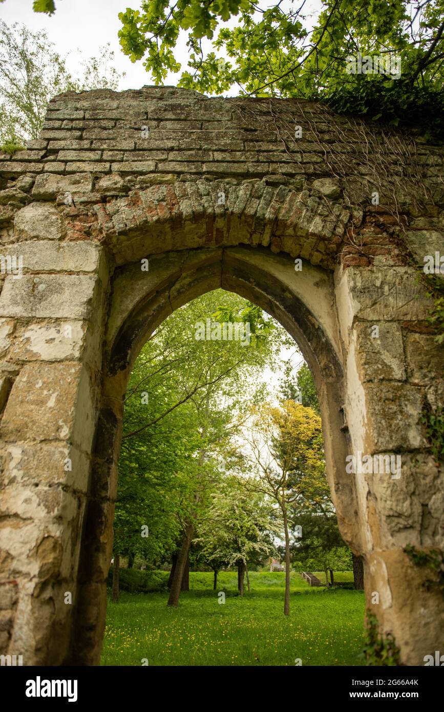 Wallingford Castle Ruins Arch Stock Photo - Alamy