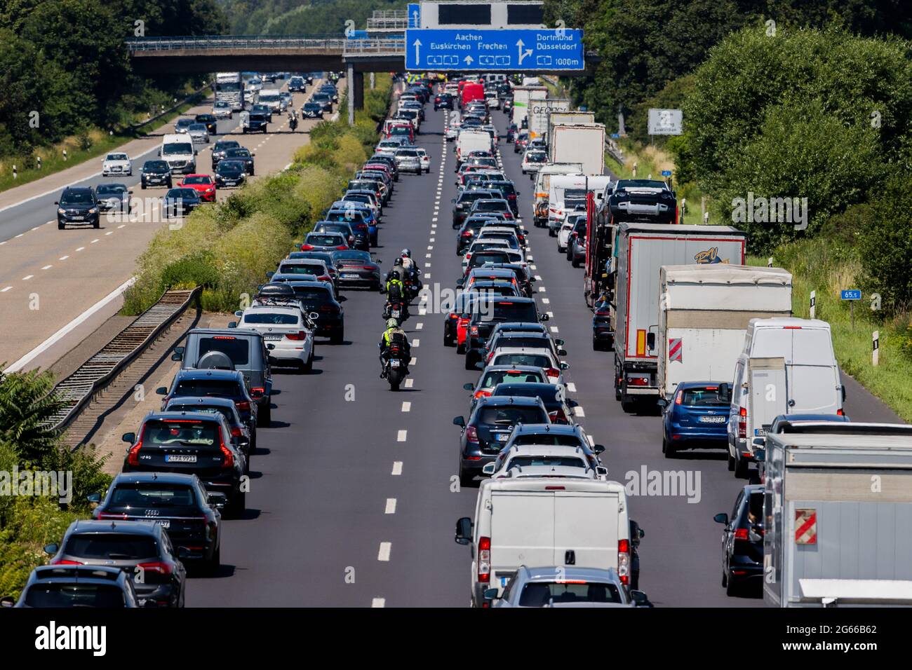 Jammed a4 motorway hi-res stock photography and images - Alamy