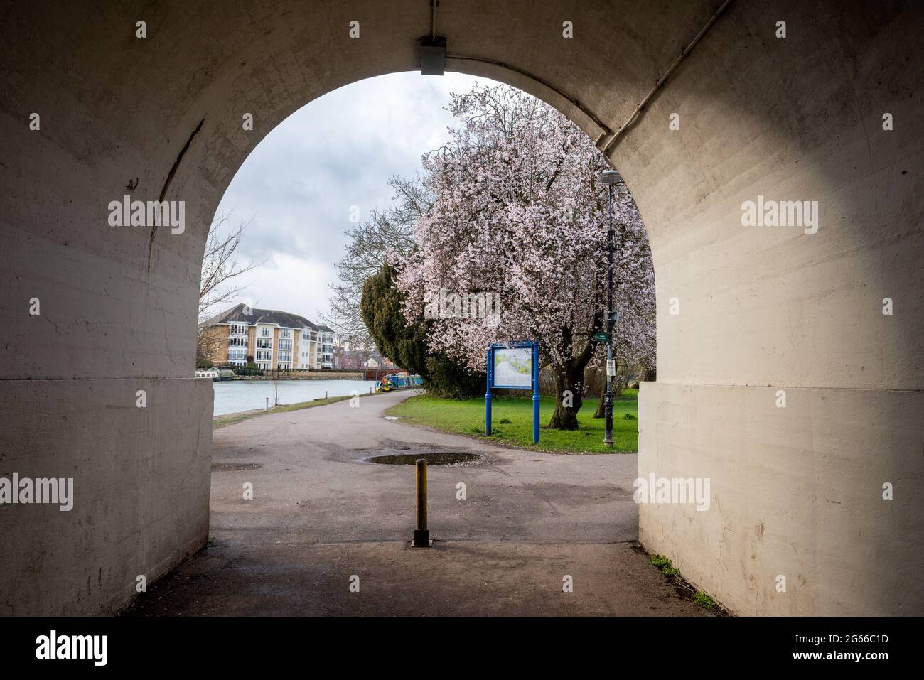 Parkside bridge hi-res stock photography and images - Alamy