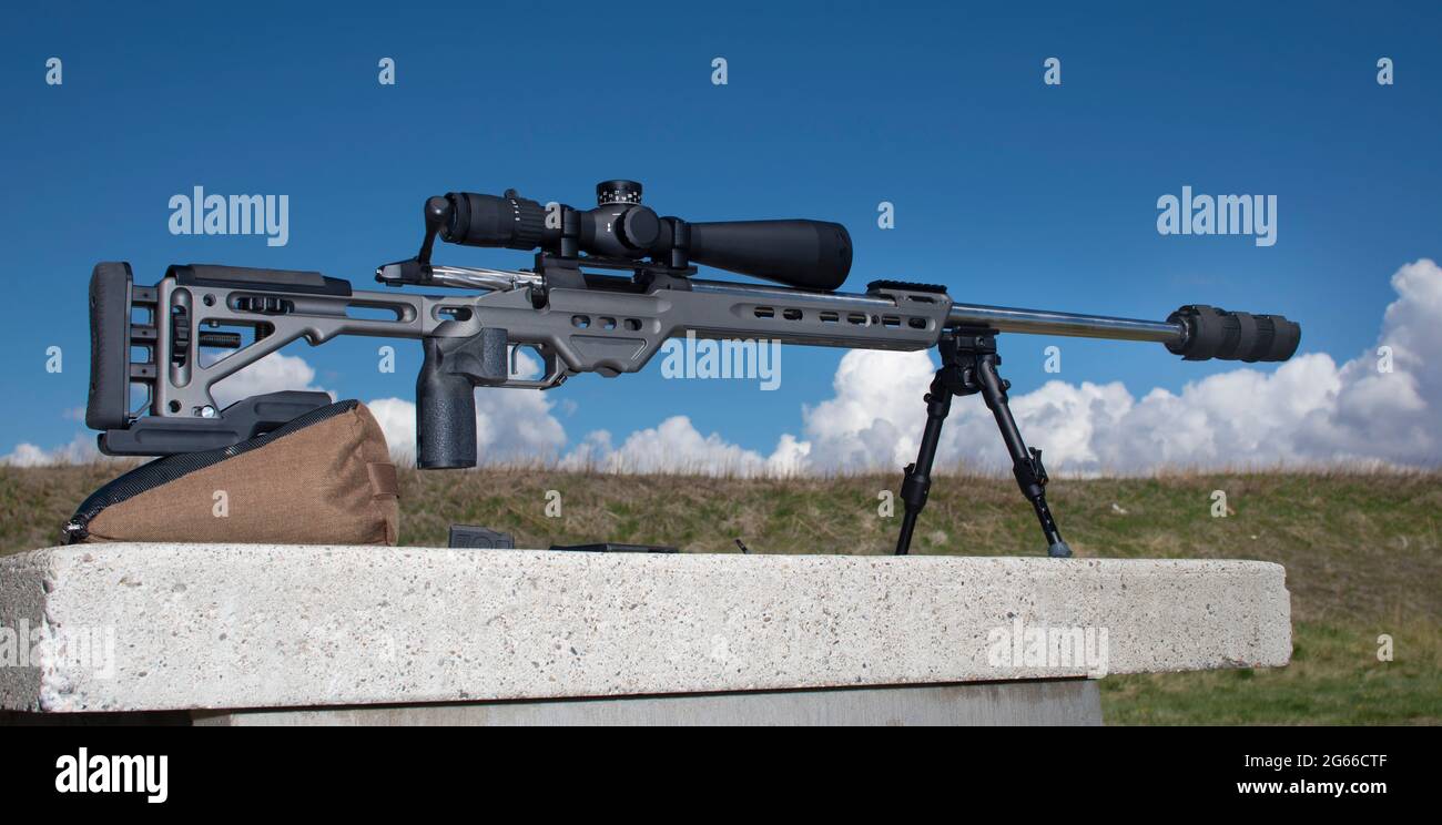 Sniper gun silencer hi-res stock photography and images - Alamy