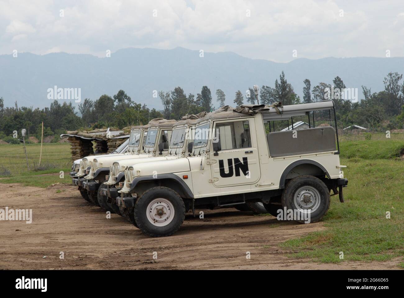 Un peacekeeper blue helmet hi-res stock photography and images - Alamy