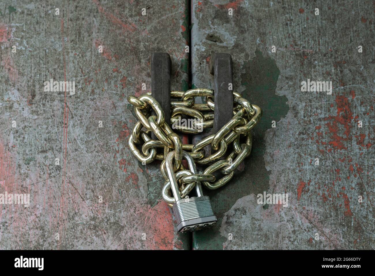 Chained door hi-res stock photography and images - Alamy