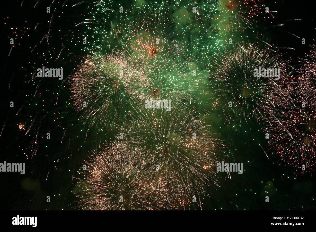 Firework lighting hi-res stock photography and images - Alamy