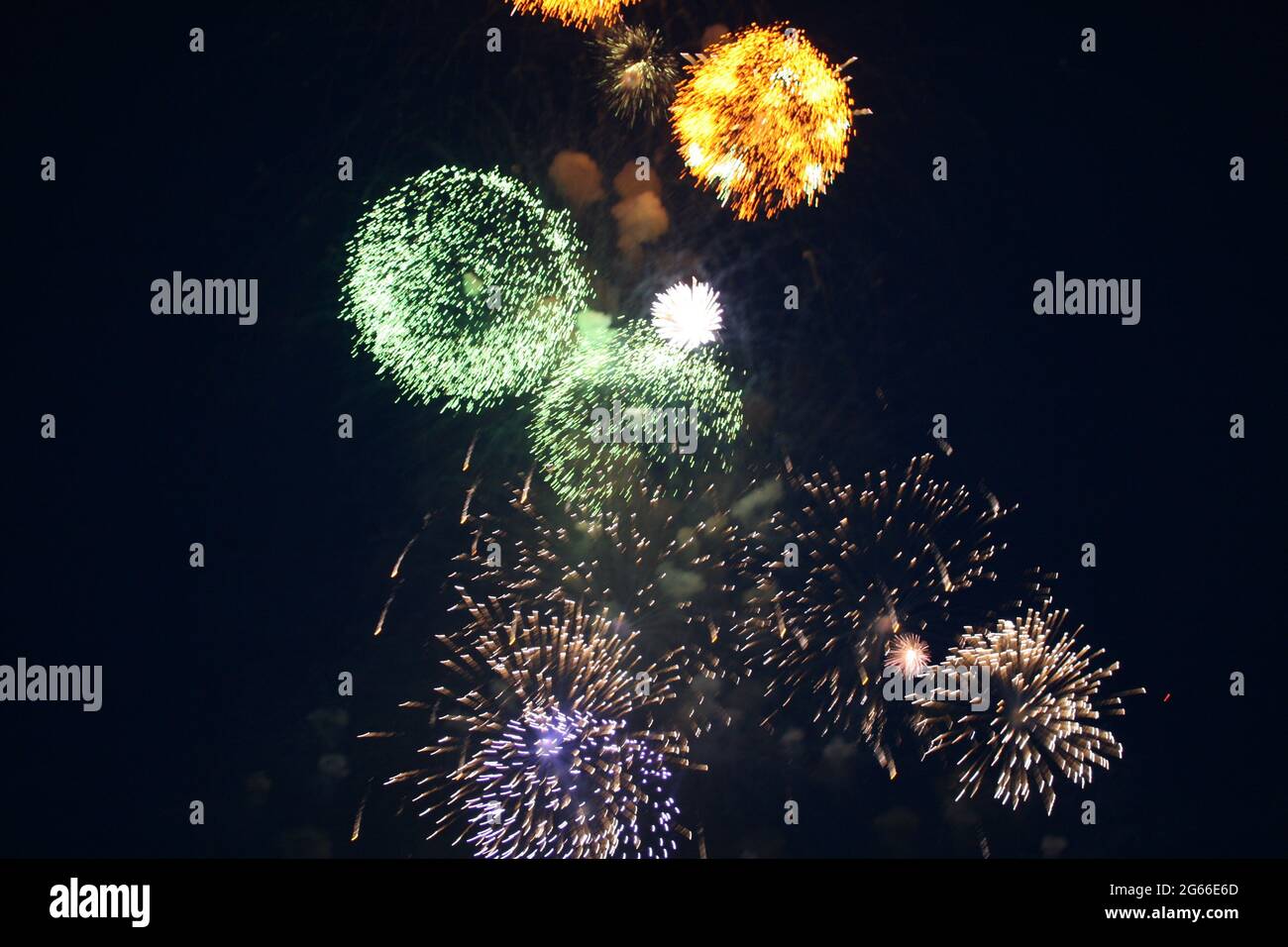Firework lighting hi-res stock photography and images - Alamy