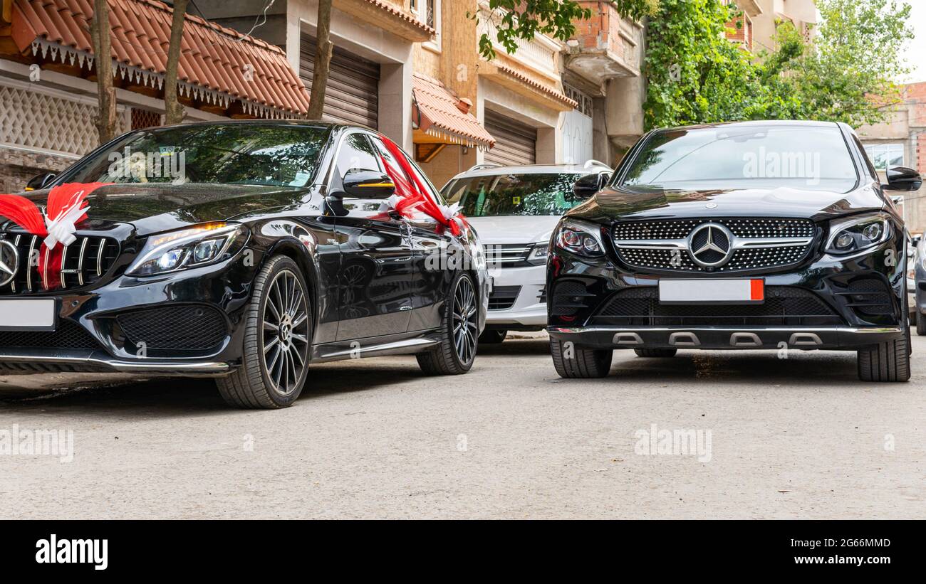 Red car with mercedes logo hi-res stock photography and images - Alamy