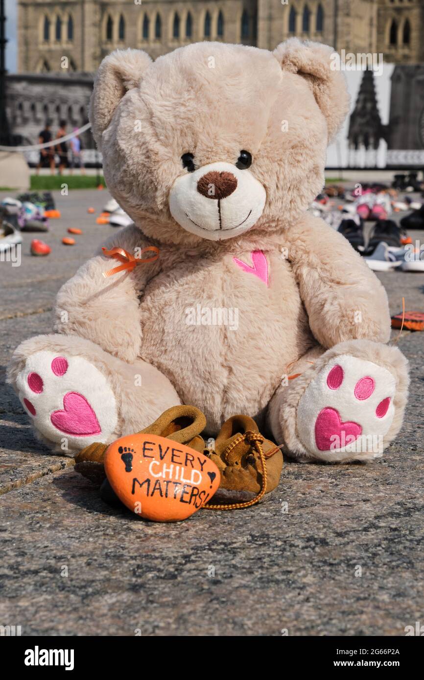 Sad indigenous child hi-res stock photography and images - Alamy