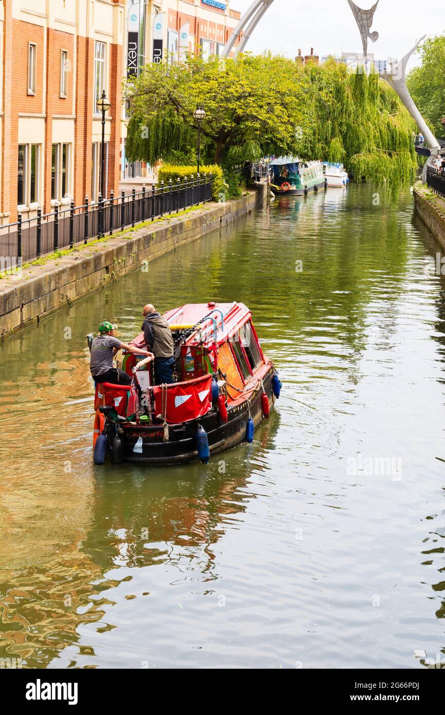 Canal barge tugboat "Oliver" chugging along the River Witham, Lincoln ...