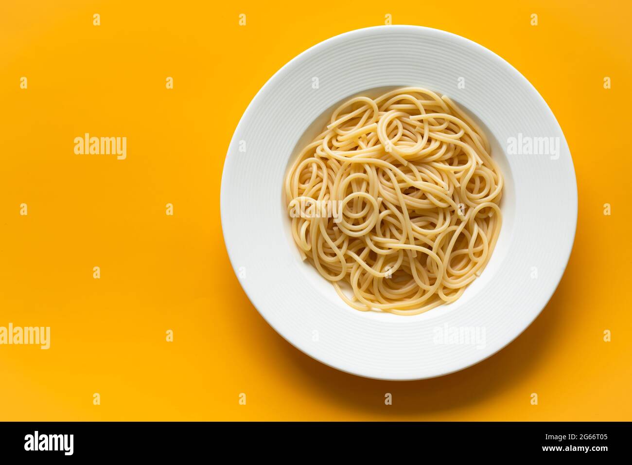 Plain white backgrounds hi-res stock photography and images - Alamy