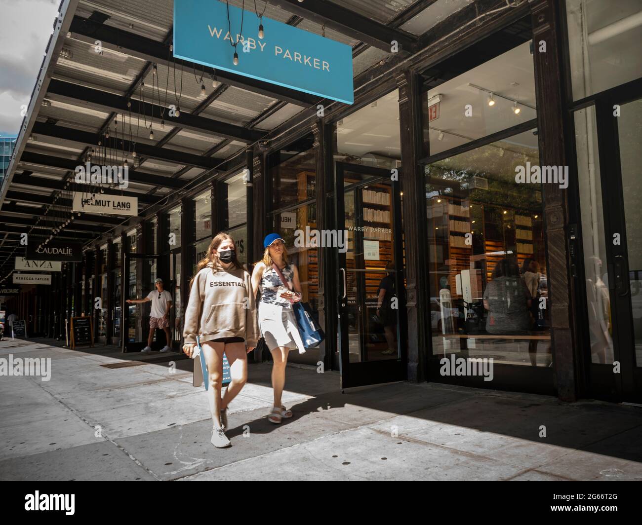 The Warby Parker eyeglasses store in the Meatpacking District in New ...
