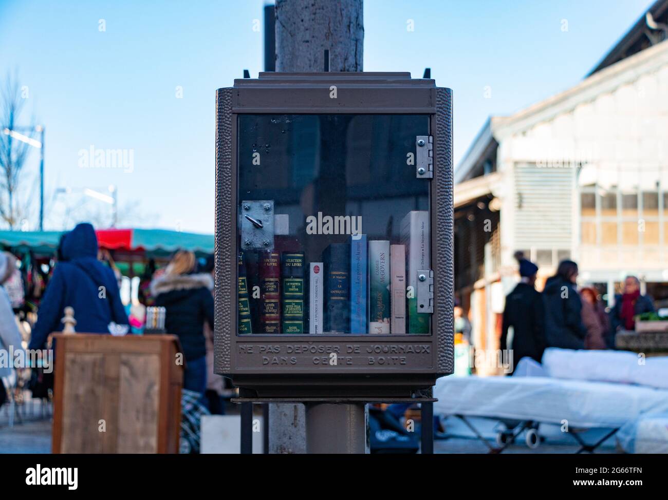 A picture of a book sharing glass case display Stock Photo - Alamy