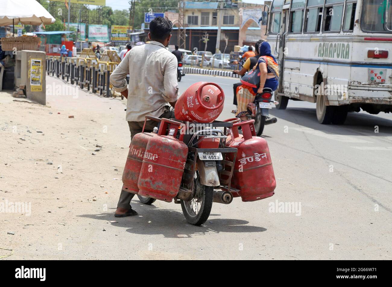 Rs gas hi-res stock photography and images - Alamy