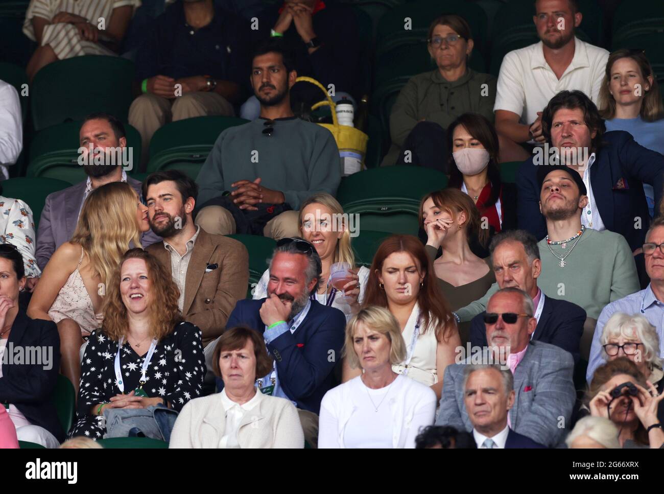 Phoebe dynevor pa2021 hi-res stock photography and images - Alamy