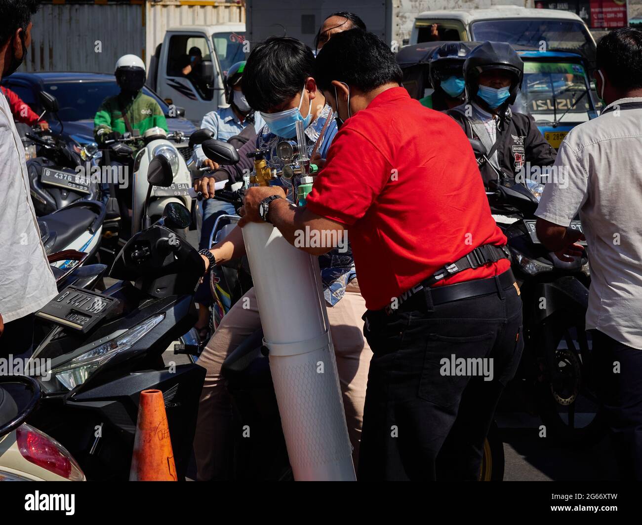 Refilled oxygen cylinders hi-res stock photography and images - Alamy