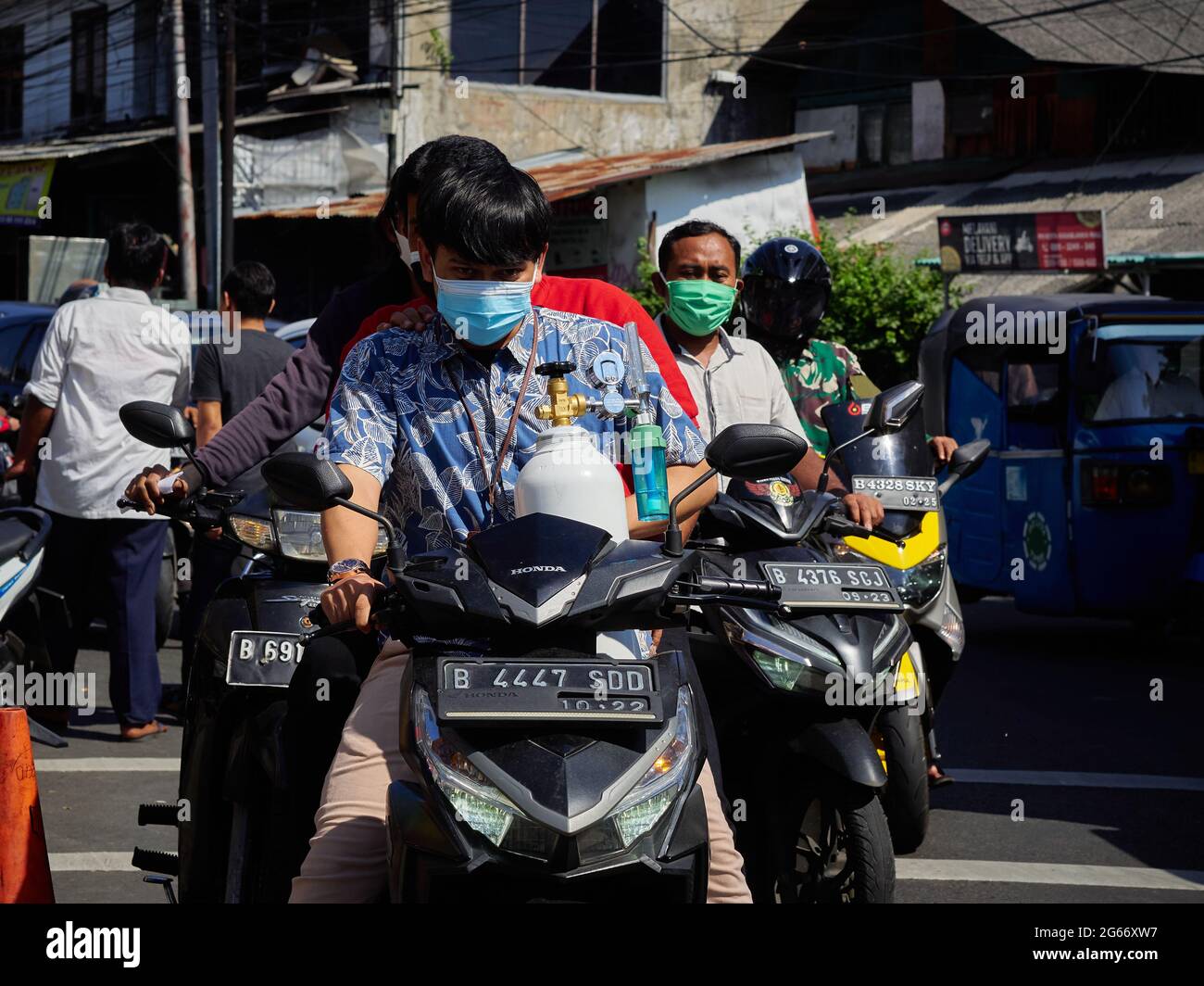Refilled oxygen cylinders hi-res stock photography and images - Alamy