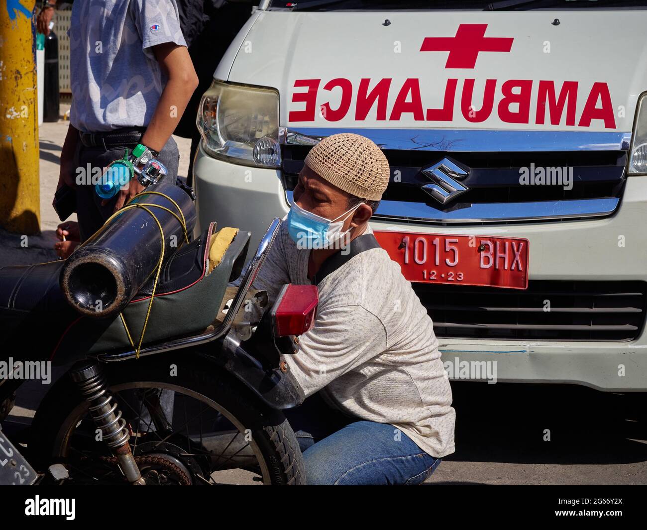 Refilled oxygen cylinders hi-res stock photography and images - Alamy