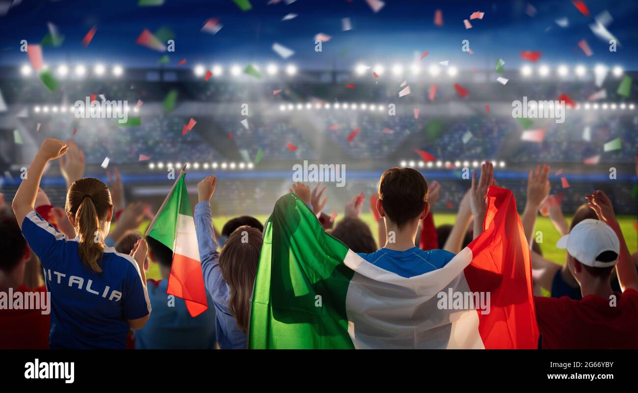 Woman playing soccer italy hi-res stock photography and images - Alamy