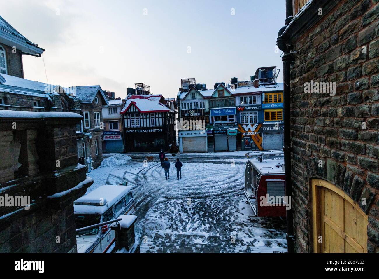 Latest views of Snowfall in Shimla Stock Photo - Alamy