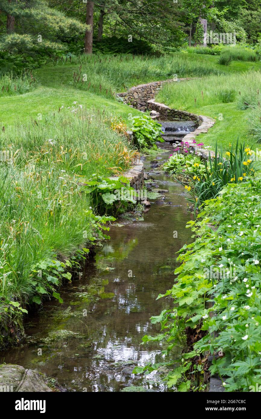 Wayne, Pennsylvania, USA. Chanticleer Garden Stream Stock Photo - Alamy