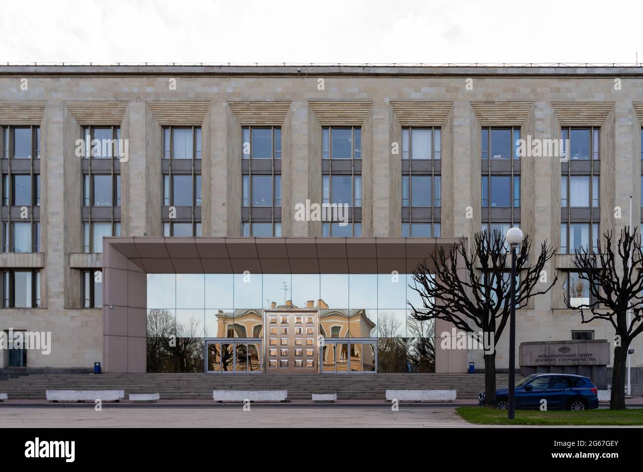 Cooperation building hi-res stock photography and images - Alamy