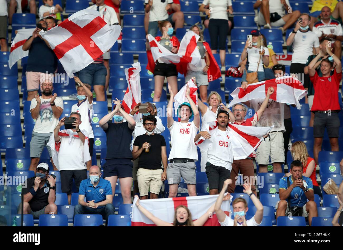 Uefa euro 2020 rome fans hi-res stock photography and images - Alamy