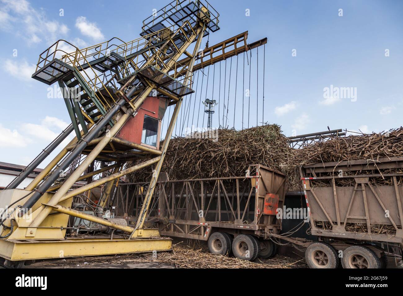 Processing of sugar cane hi-res stock photography and images - Alamy