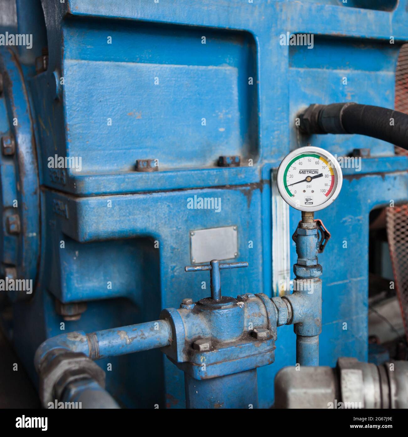 Industrial machinery and pressure gauge at a sugar refinery Stock Photo ...