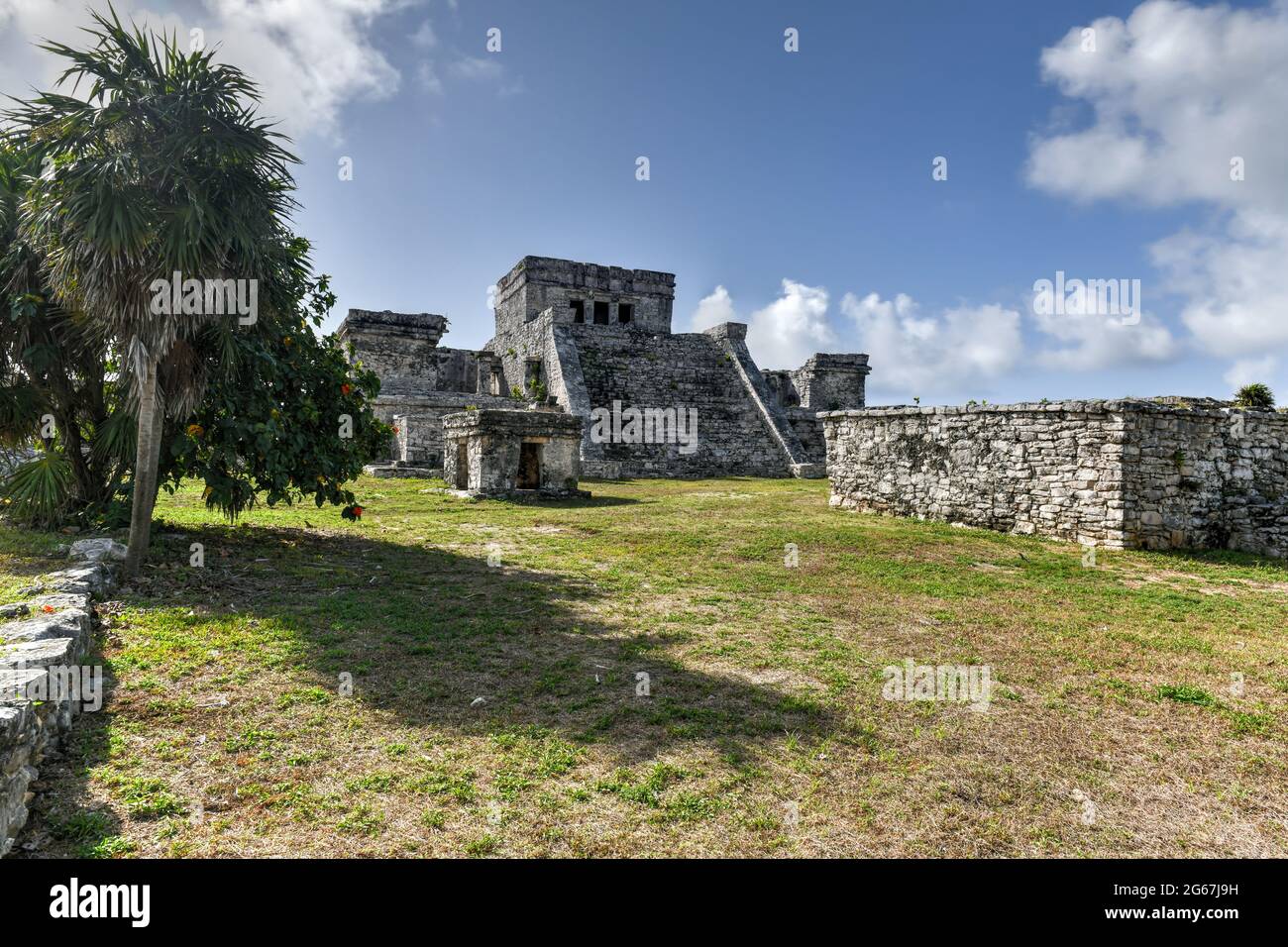 The Castle (El Castillo) in the Mayan city archaeological site of Tulum ...