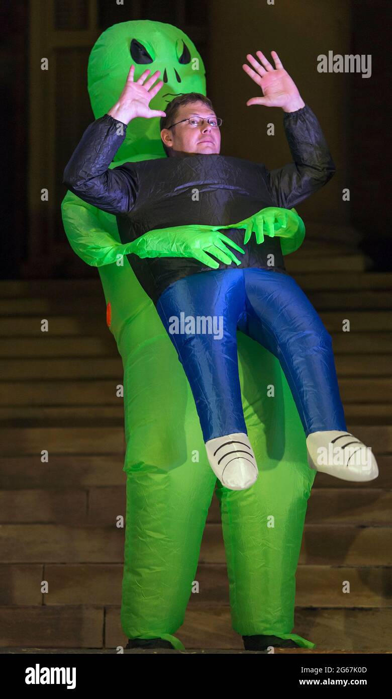 Roswell, New Mexico, USA. 03rd July, 2021. Humans compete in the ...