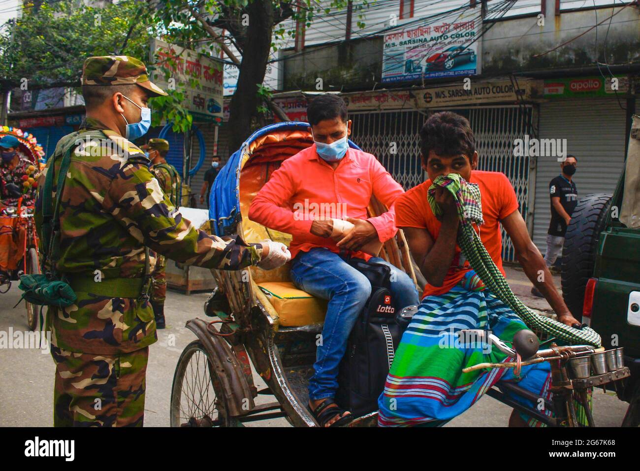 Dhaka, Bangladesh. 03rd July, 2021. Law and military enforcer checking ...
