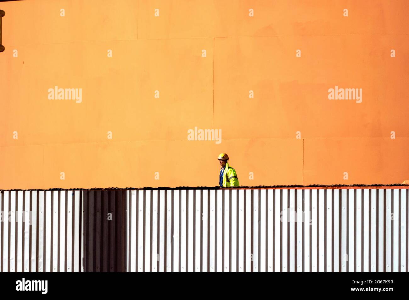 Yellow work hi-res stock photography and images - Alamy