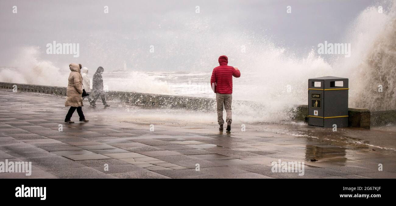 Uk wild weather hi-res stock photography and images - Alamy
