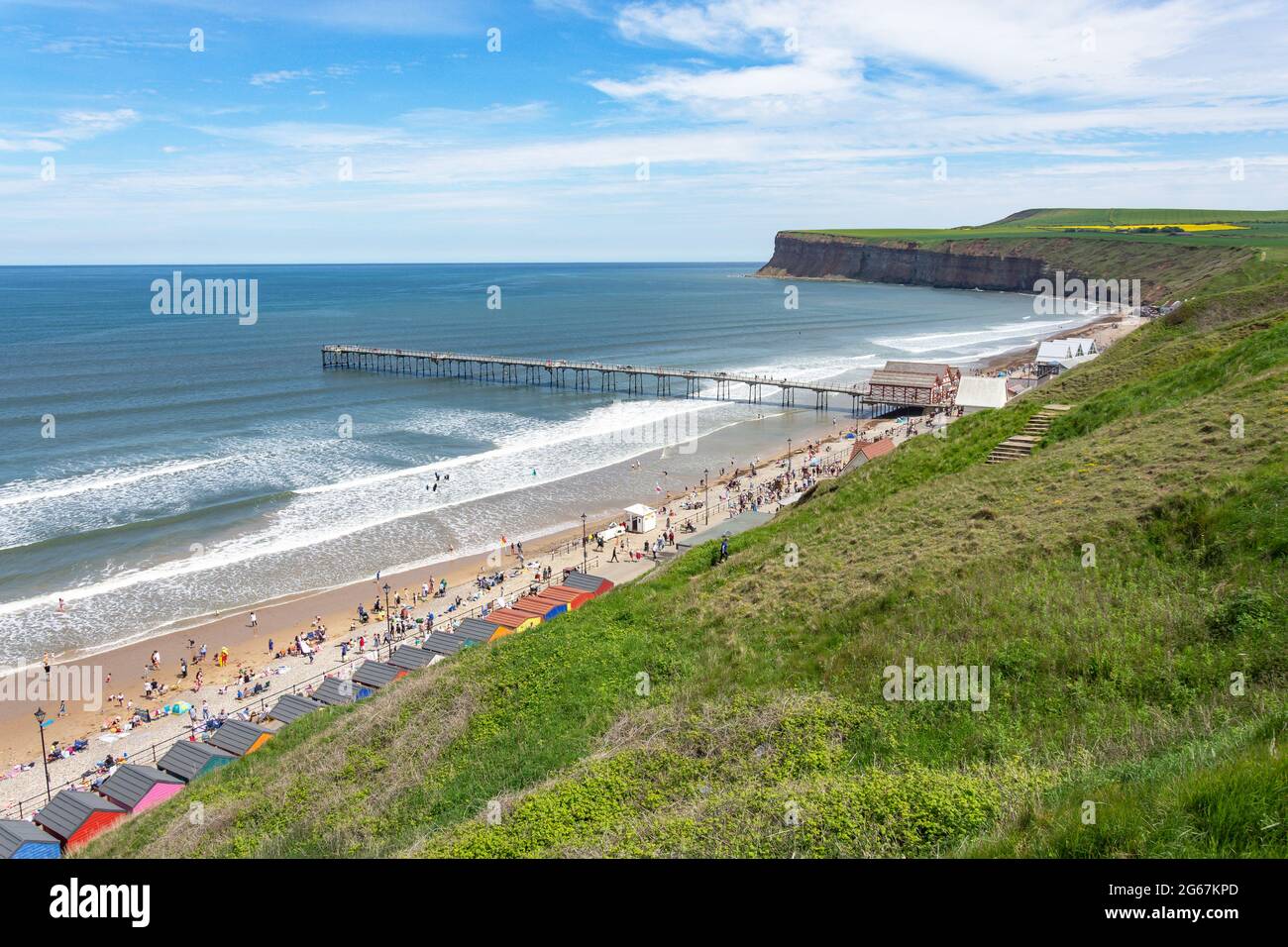 Landscape pier beach saltburn by the sea seaside town coastal sa hi-res ...