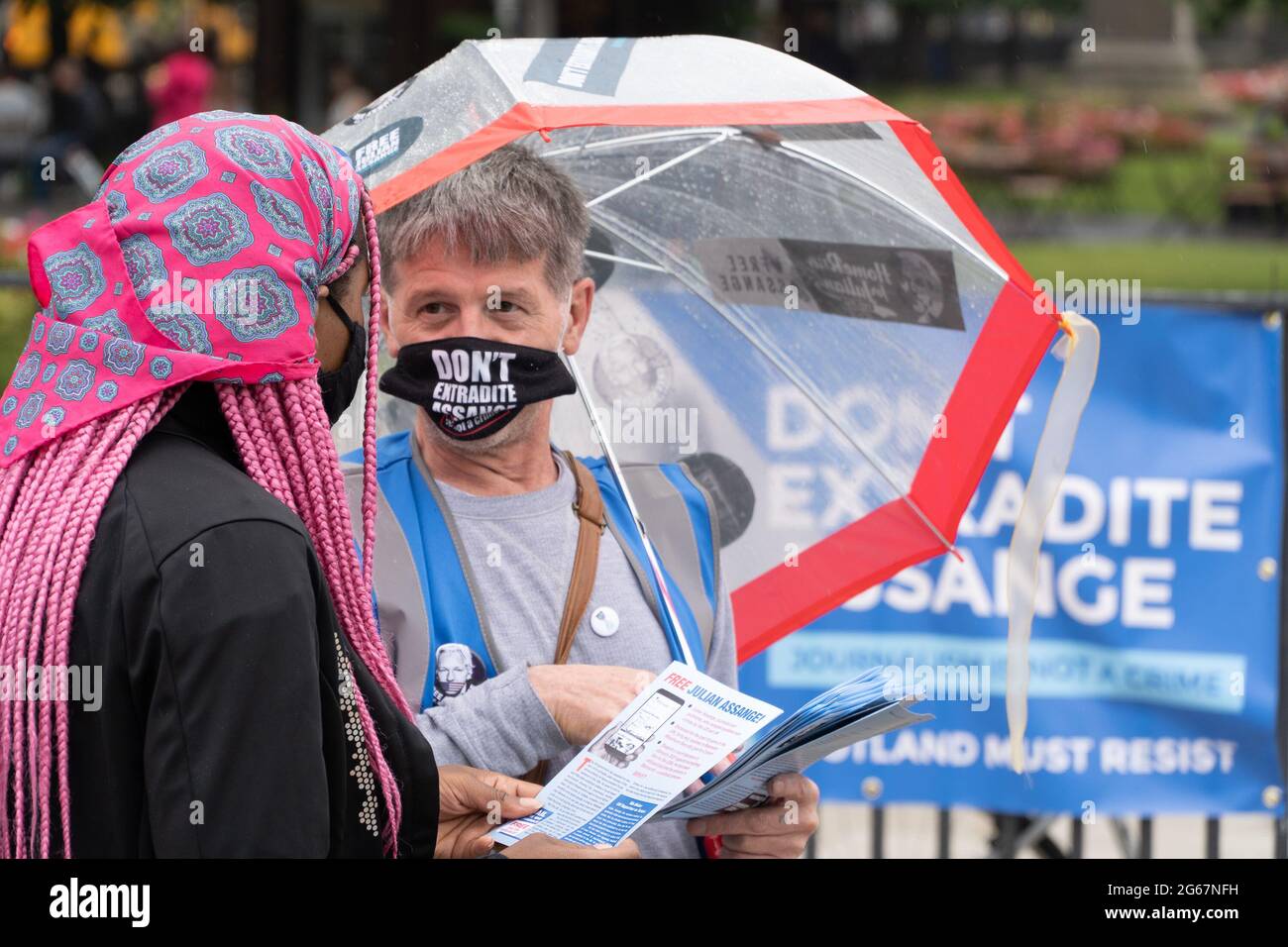 Wikileaks mask hi-res stock photography and images - Alamy