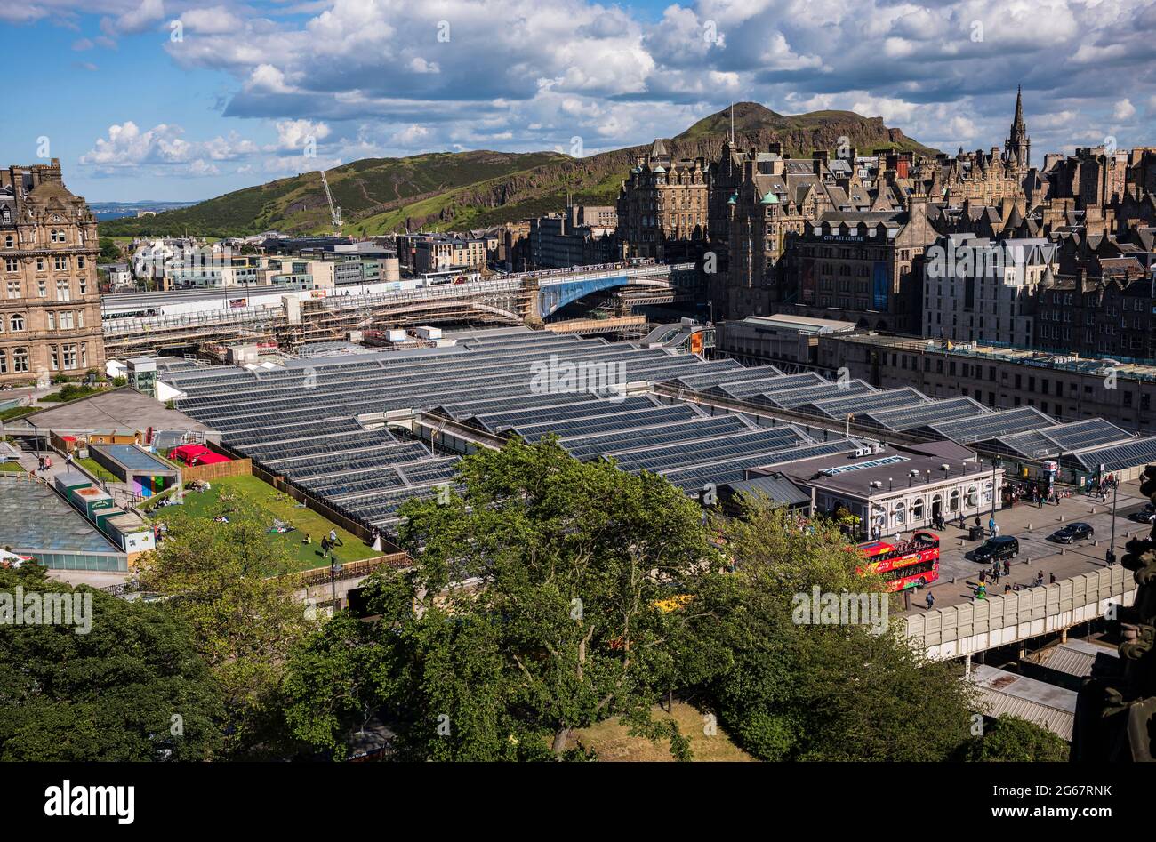 Edinburgh castle aerial view 2019 hi-res stock photography and images ...