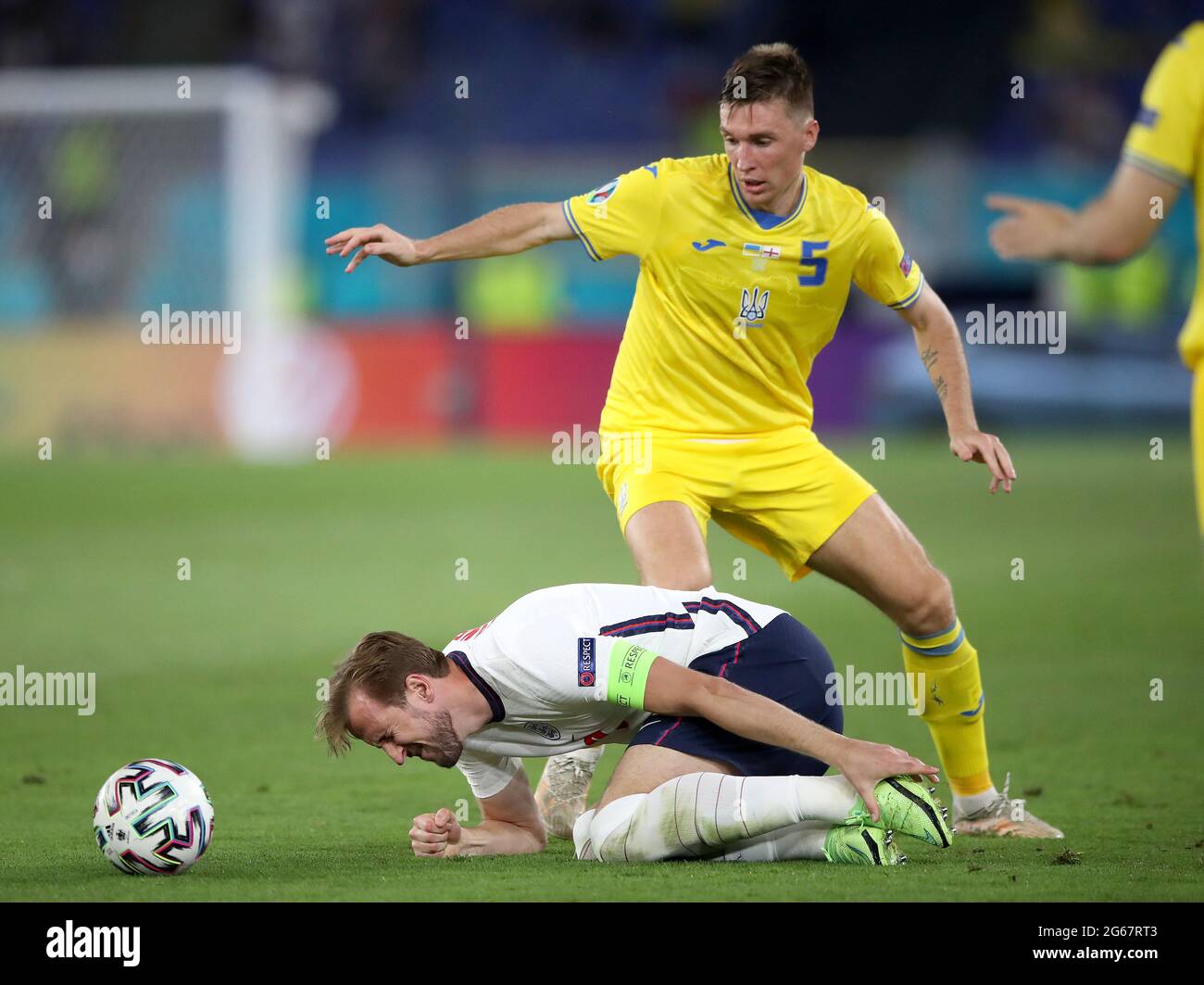 Harry kane free kick england hi-res stock photography and images - Alamy
