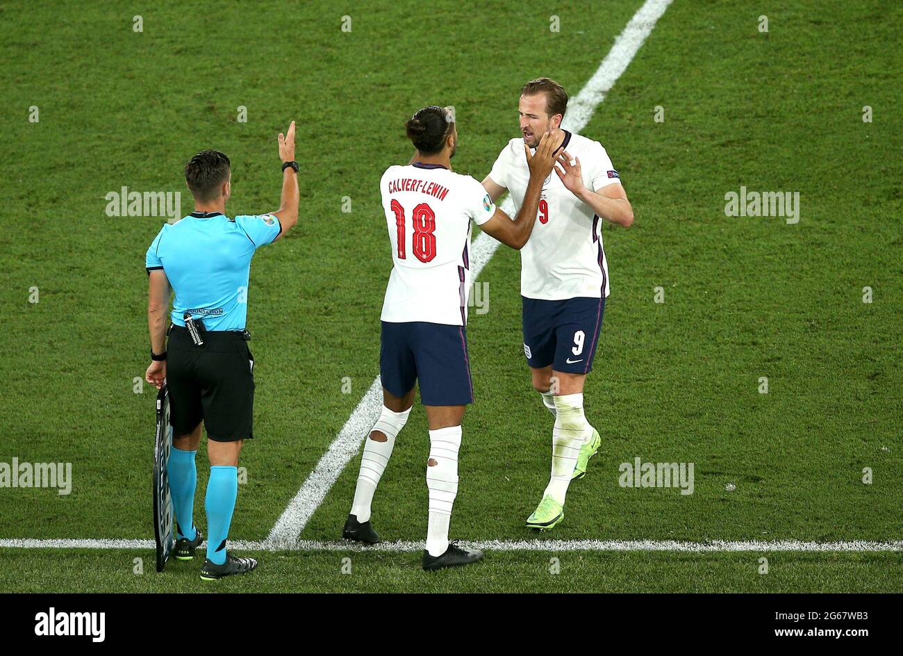 England's Harry Kane is substituted off for Dominic Calvert-Lewin ...