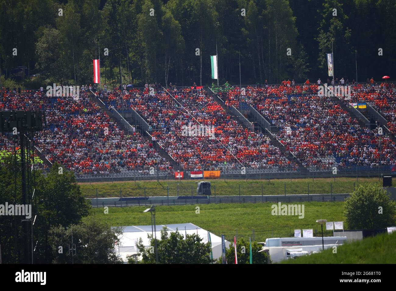 Grandstand formula 1 hi-res stock photography and images - Alamy