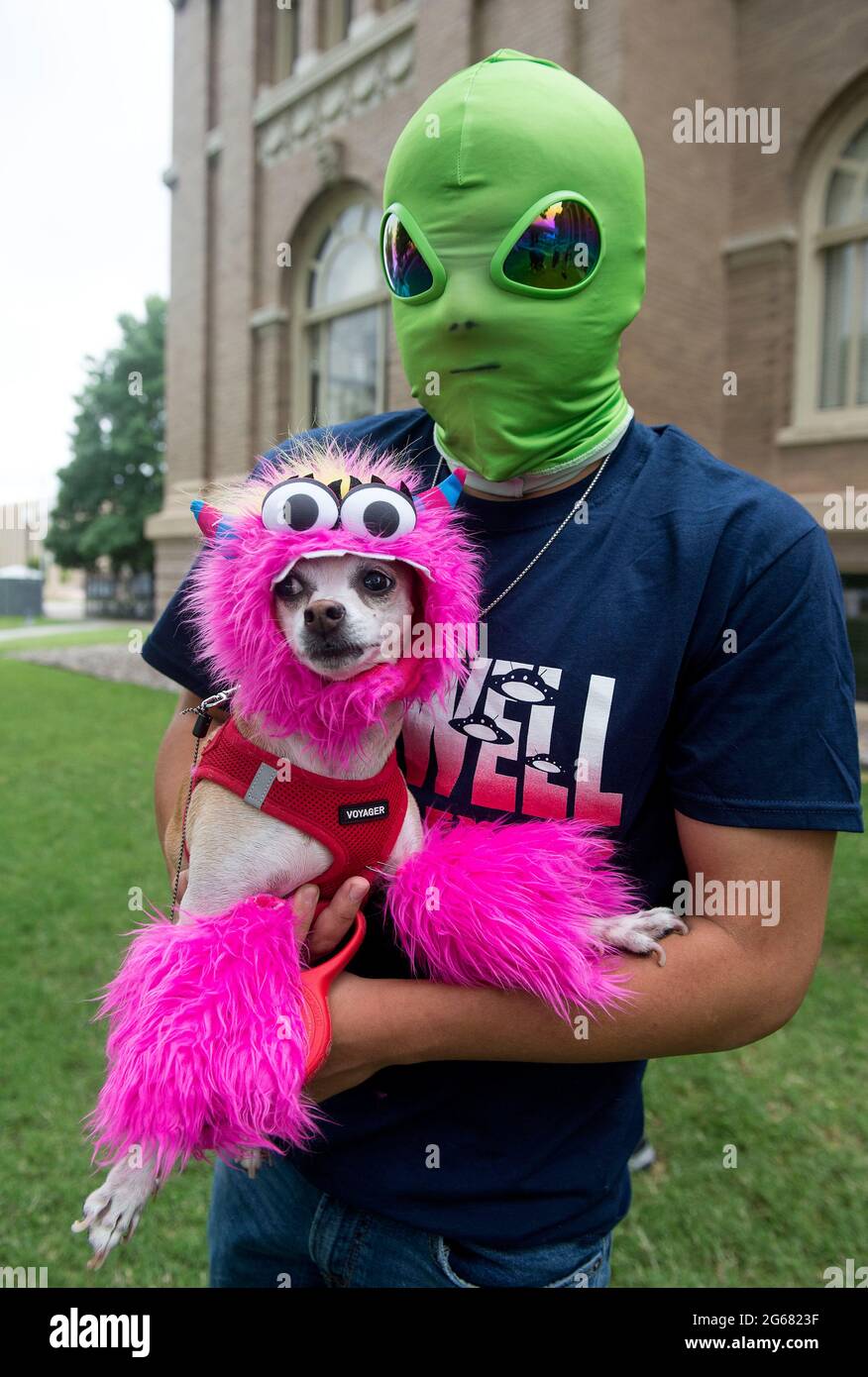 Roswell, New Mexico, USA. 03rd July, 2021. Humans dress their pets to ...