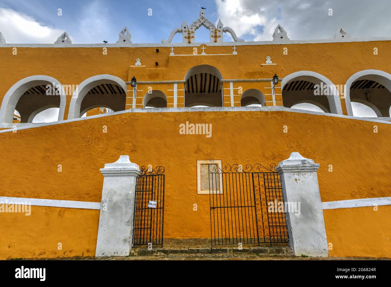 The yellow Convent of San Antonio of Padua in Izamal, Yucatan Peninsula ...