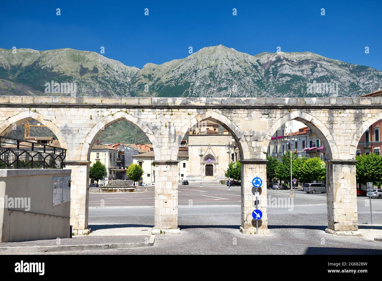 Sulmona italy fountain hi-res stock photography and images - Alamy