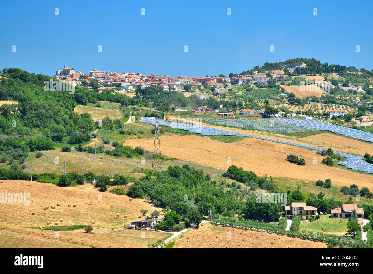 Hill views from Fresagrandinaria Stock Photo - Alamy