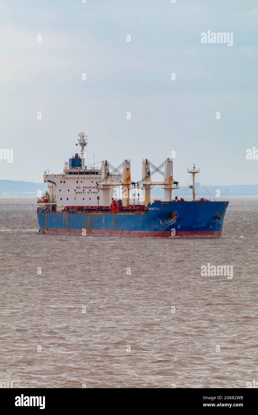 Infinity V heading into Avonmouth docks Stock Photo - Alamy
